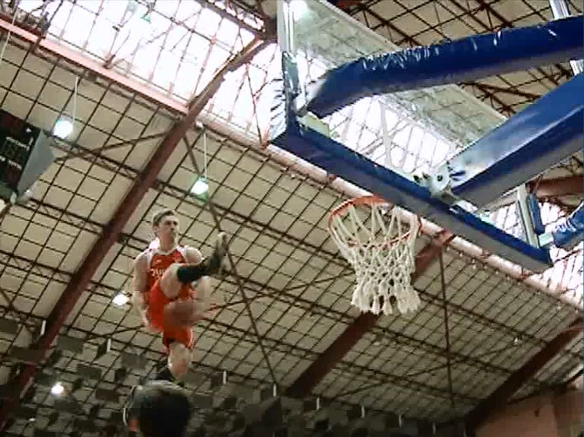 Dunking Devils llevan 10 años como acróbatas - Canal 1