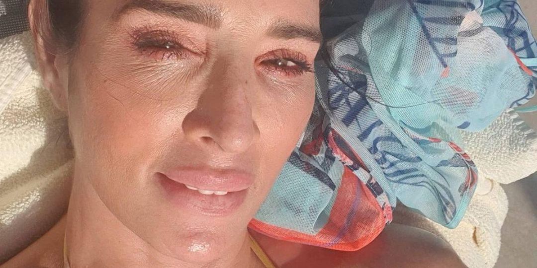 Luly Bossa Onlyfans en diminuto bikini tomando el sol - Canal 1