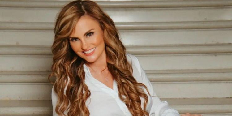 Aura Cristina Geithner Onlyfans posó con vestido de animal print - Canal 1