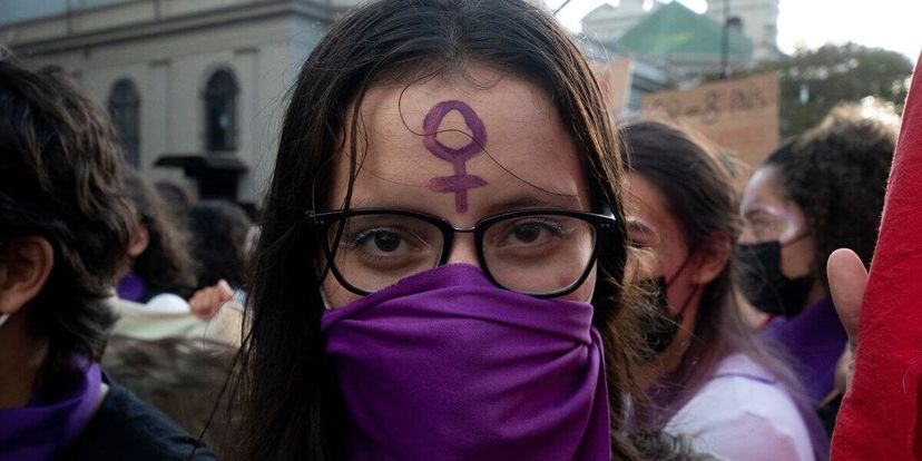¿Por qué tantos símbolos en las marchas del 8M? - Canal 1
