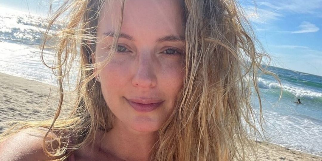 Claudia Bahamón mostró foto de sus prótesis mamarias - Canal 1