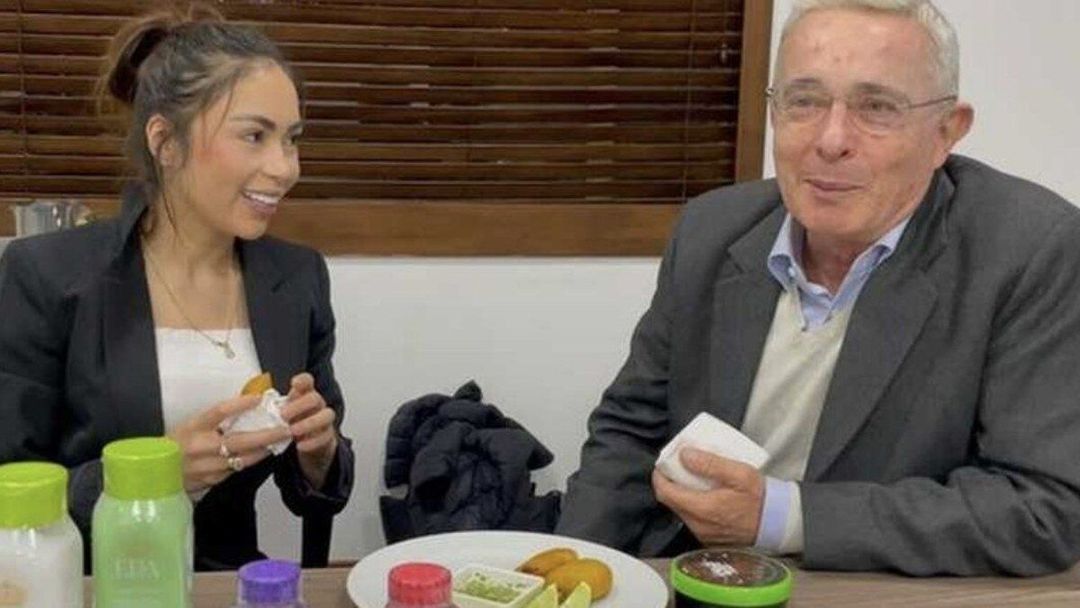 Álvaro Uribe no se olvida de Epa Colombia y reveló que le gustaría ...