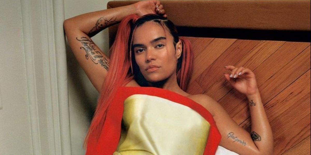 ¡Vieja la cédula! Karol G le respondió a una seguidora de casi 50 años ...